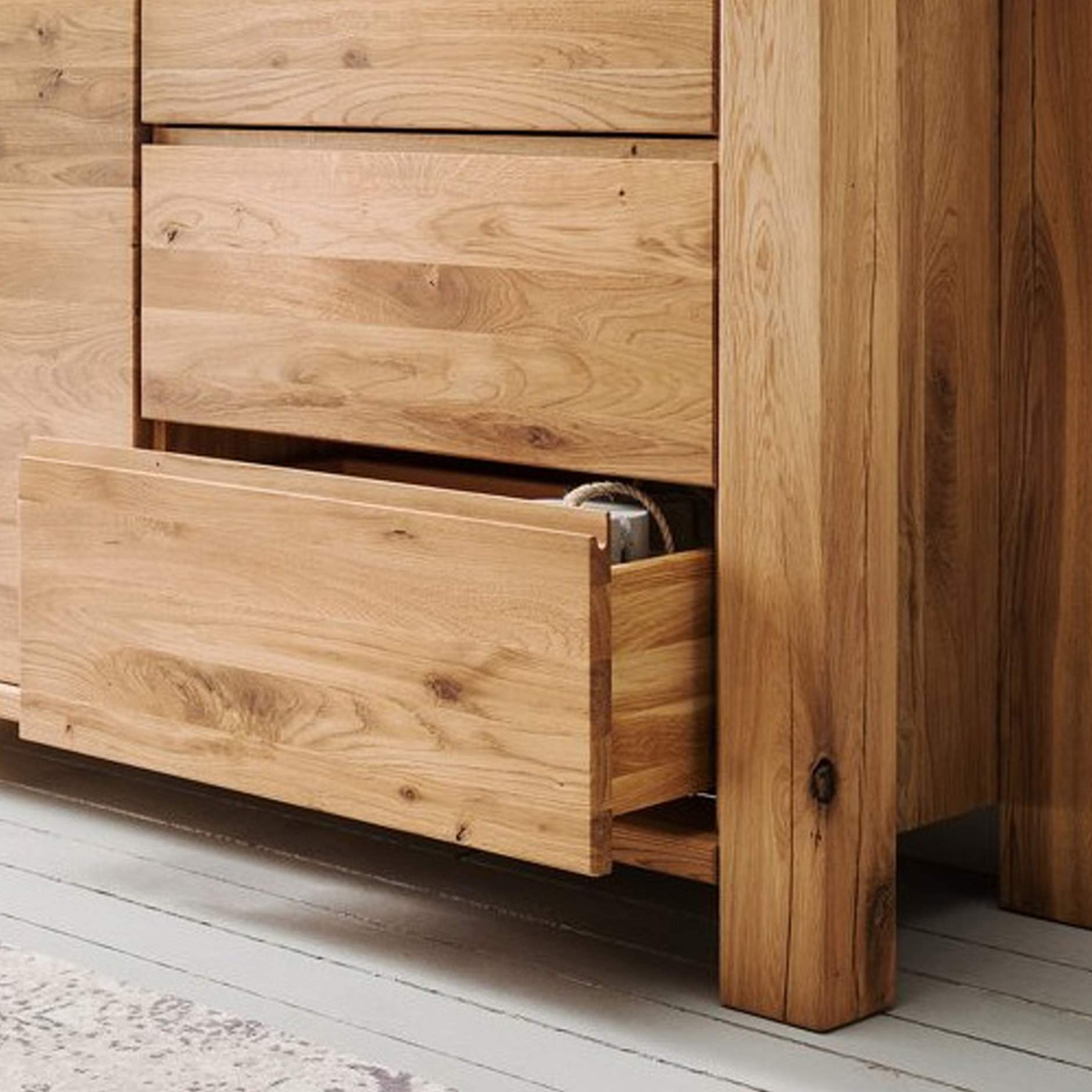 Ladekast donker hout » Krachtige uitstraling!